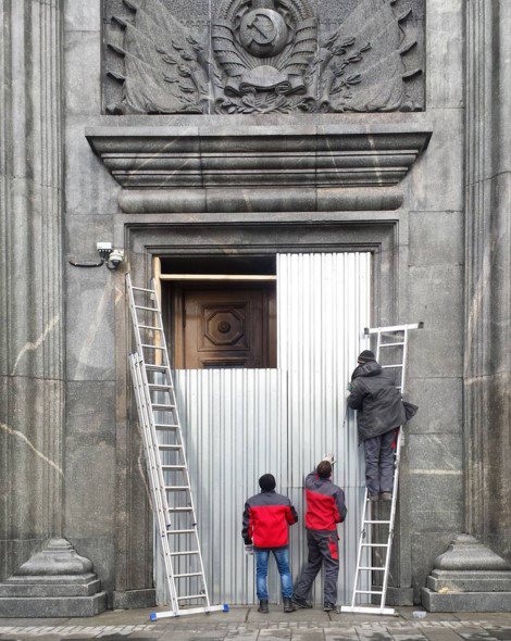 Russia Update: FSB Seals Entrance of Lubyanka as Artist Pavlensky ...